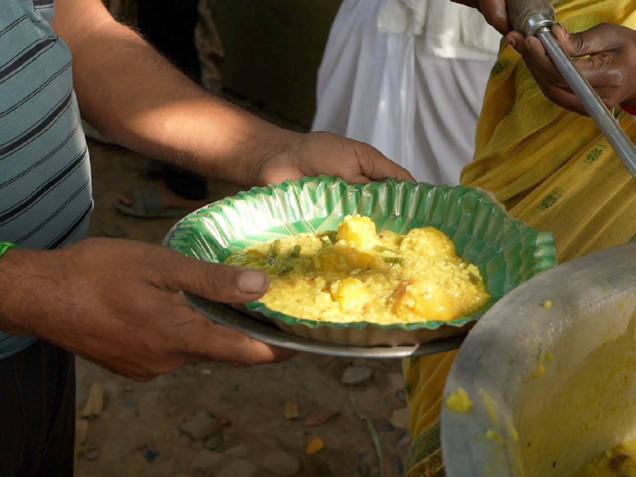 This Australian Has Made India His Home To Feed Hundreds Of Poor People ...