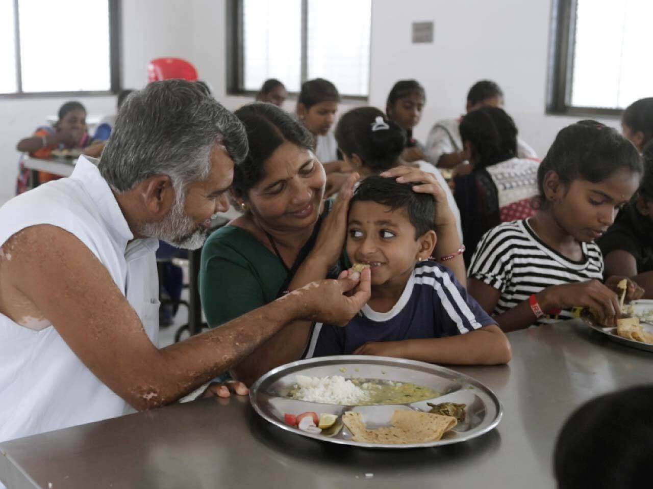 90 HIV+ Kids Have Found A Loving Home Thanks To This Dedicated Couple ...