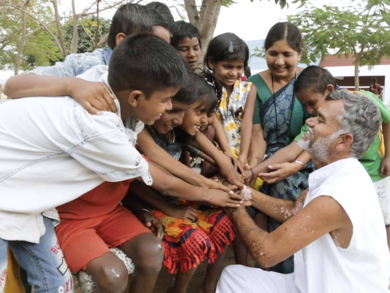 90 HIV+ Kids Have Found A Loving Home Thanks To This Dedicated Couple ...