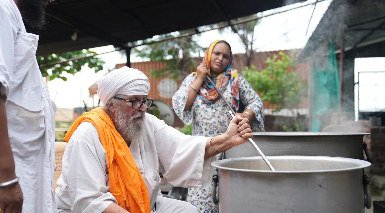 Karnail Singhji Has Been Feeding The Poor & Hungry For Over 30 Years ...